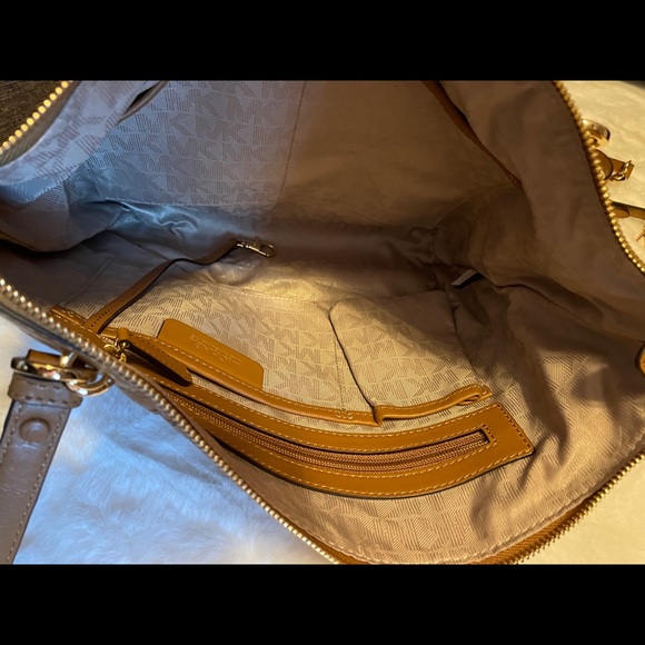 MICHAEL Michael Kors | Bags | Jesse Mk Leather Purse | Poshmark